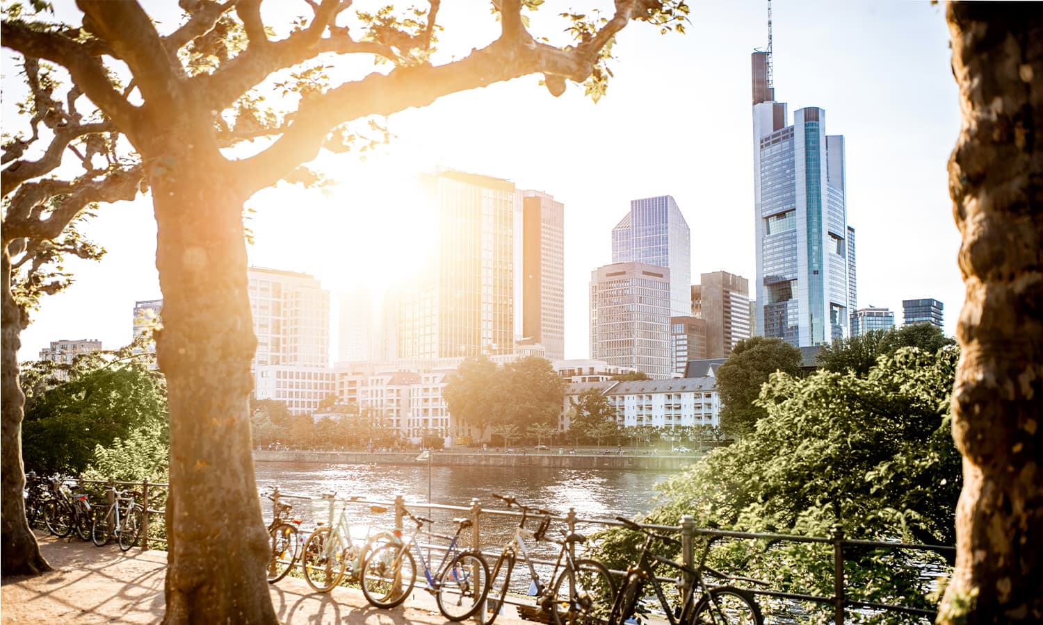 Augenlasern (Lasik) & Linsenimplantation in Frankfurt | CARE Vision